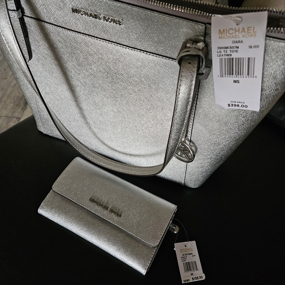 Michael Kors | Bags | Michael Kors Large Tote W Tri Fold Wallet Silver ...